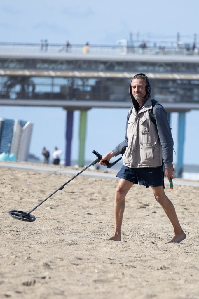 What Equipment Do You Need for Metal Detecting on the Beach? - Swing ...